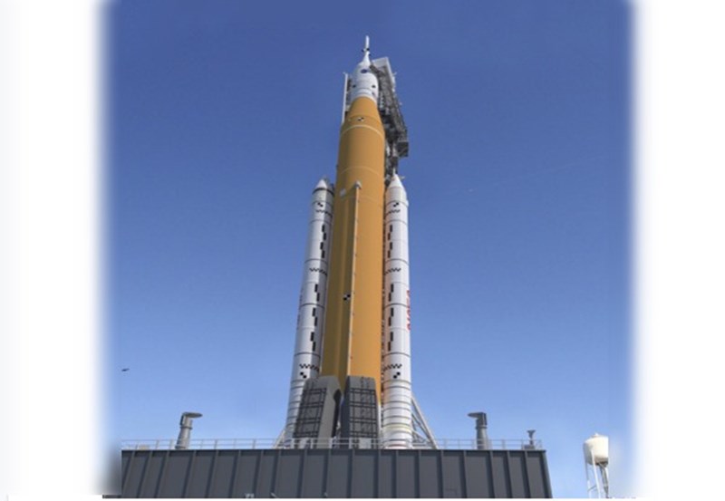 Tên lửa lên mặt trăng rò rỉ trước giờ phóng, chuyên gia tới xử lý tại chỗ