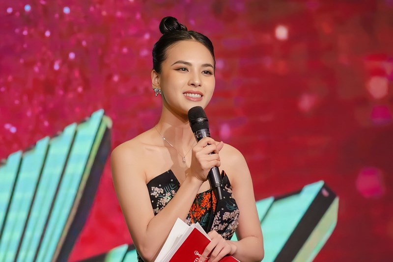 Rút khỏi Miss Charm, Quỳnh Nga dẫn chung kết Hoa hậu Du lịch Quốc tế 2022