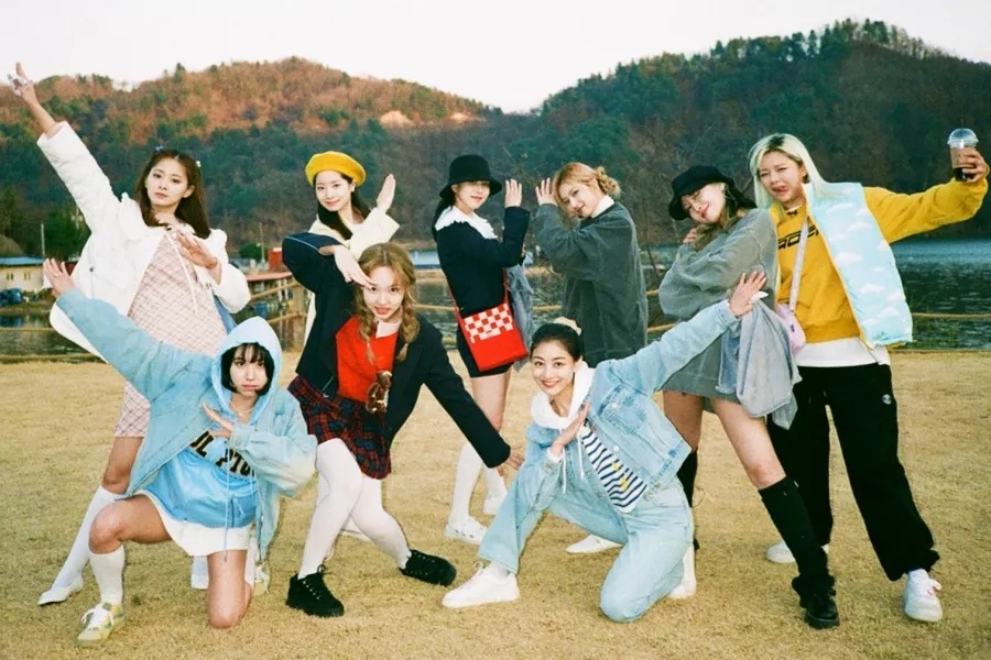TWICE vượt mốc 10 triệu bản bán album tại Hàn Quốc