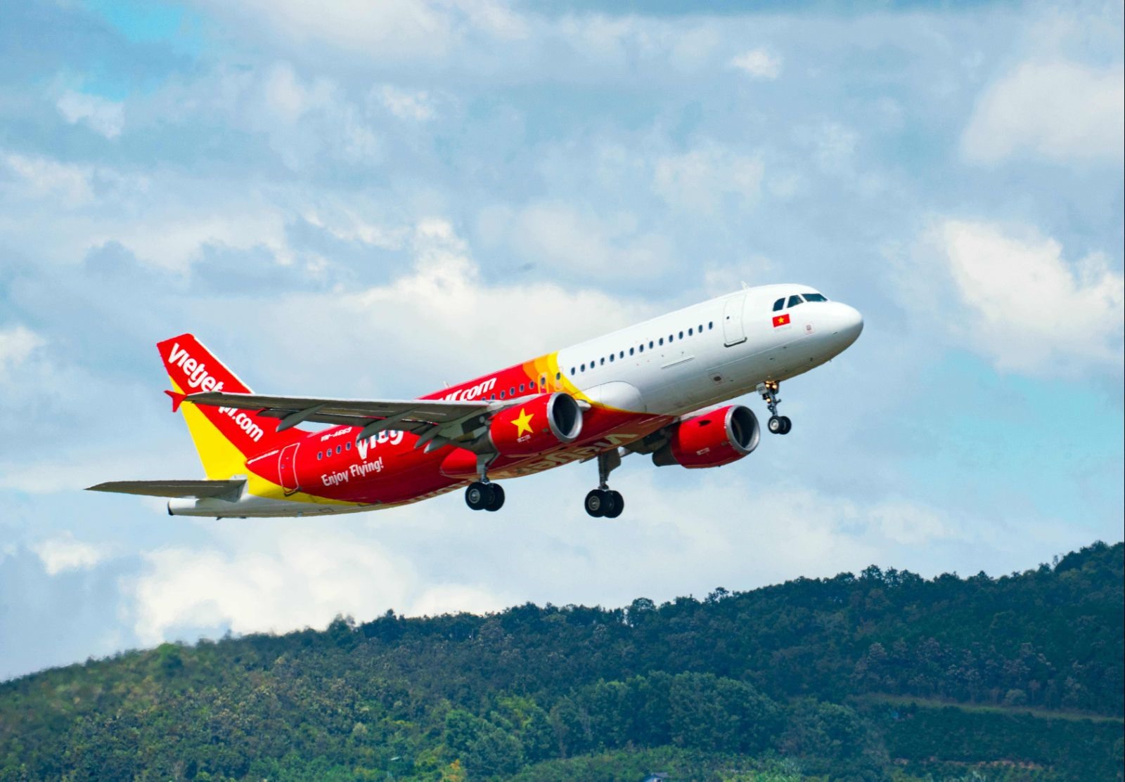 Mang Xuân về nhà, Vietjet vận chuyển mai, đào Tết 2023