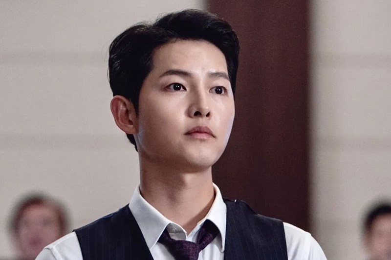 Song Joong Ki chơi chiêu với hung thần Dispatch?