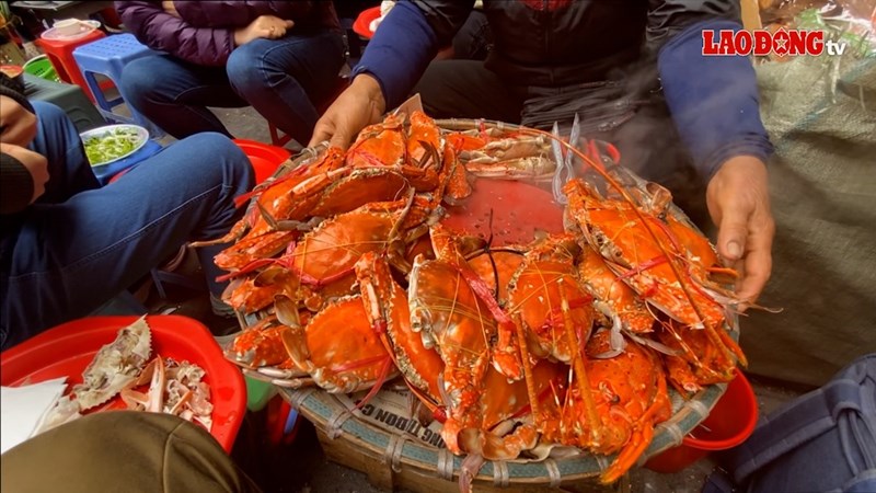 Mẹt ghẹ vỉa hè 30 năm bên hông chợ Đồng Xuân