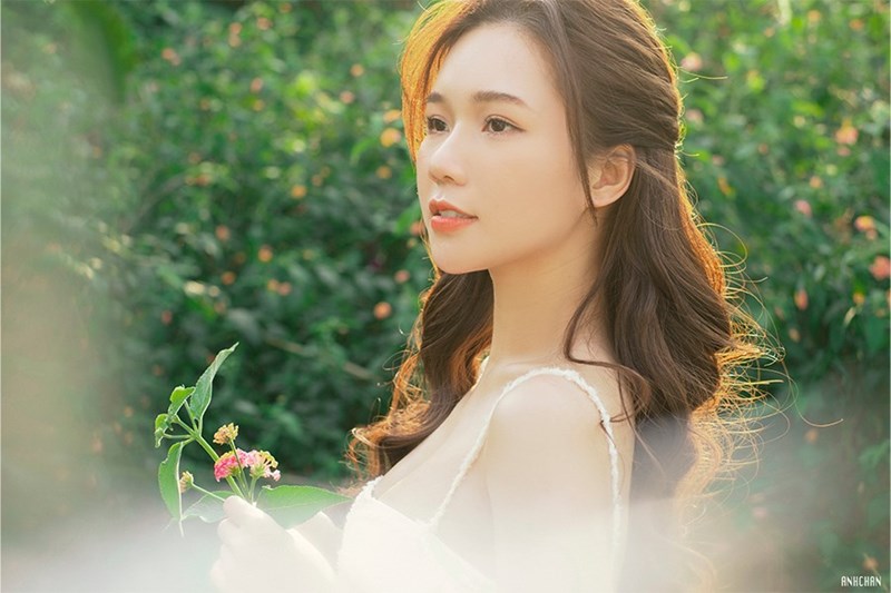 Diễn viên Ngọc Anh tung bộ ảnh xinh đẹp khéo léo khoe vẻ sexy