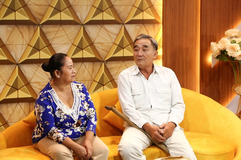 Hôn nhân vợ chồng già bán vé số sống trên ghe suốt 20 năm