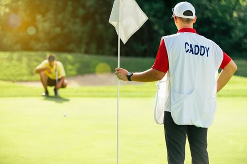 Tìm hiểu luật chơi golf: Các vấn đề về Caddie