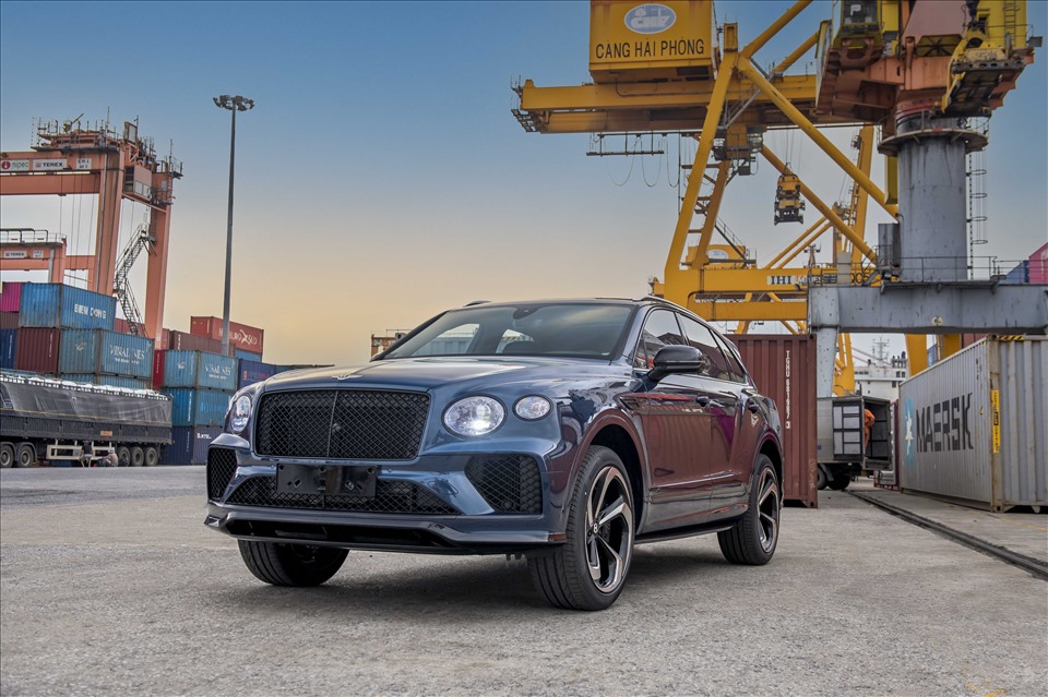 Có gì trên ghế ngồi hạng thương gia của siêu xe Bentley Bentayga EWB?