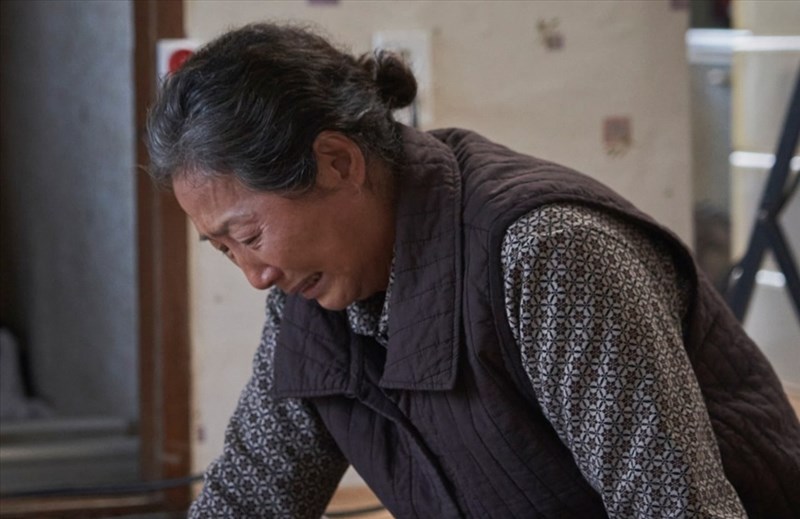 “Our Blues” tập 17: Go Doo Shim bật khóc khi phát hiện sự thật về con trai