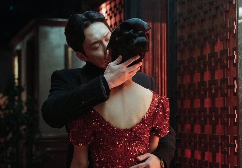 Phim 19+ “Eve” tập 4: Seo Ye Ji quyến rũ thành công Park Byung Eun?