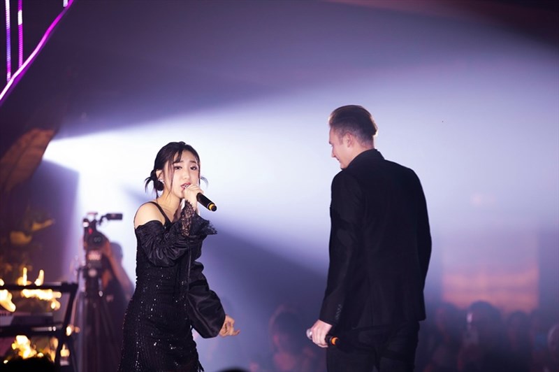 Ca sĩ Kyo York - Ju Uyên Nhi hát nhạc Hoàng Thi Thơ bằng tiếng Anh