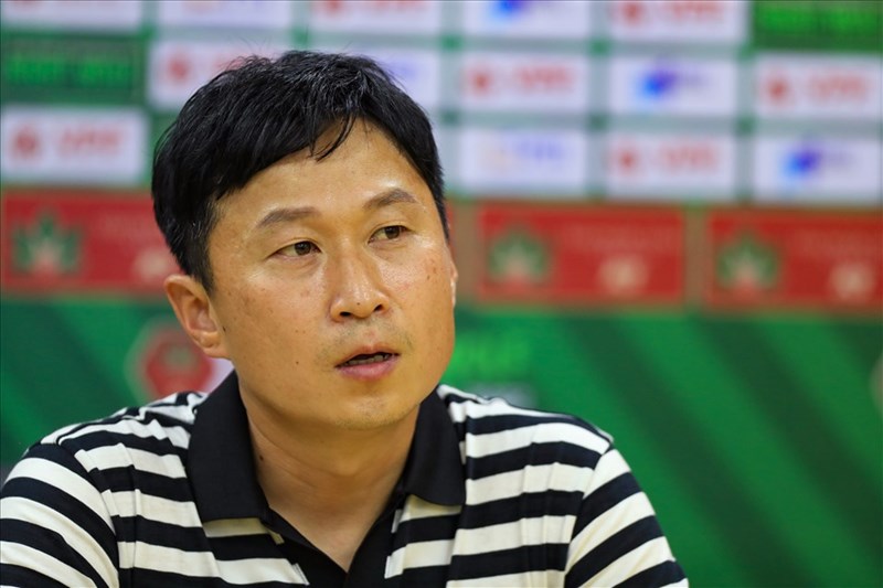 HLV Chun Jae-ho: "Văn Hậu đã chiến thắng chính bản thân để trở lại"