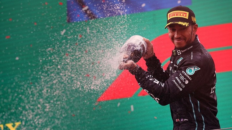 Lewis Hamilton là thành viên mới của “Câu lạc bộ 300”