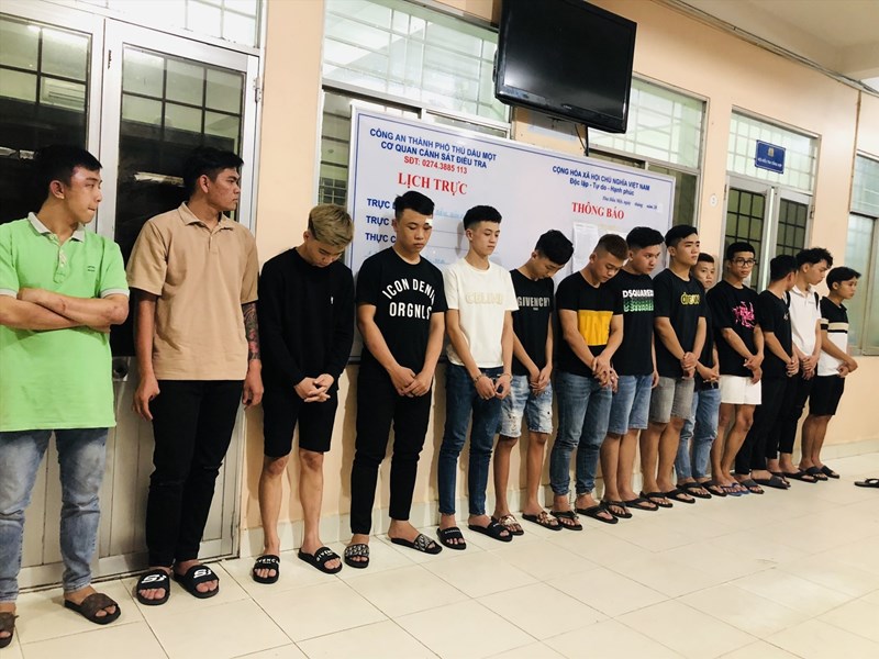 Chém nhau đứt lìa ngón tay sau mâu thuẫn khi tham gia giao thông