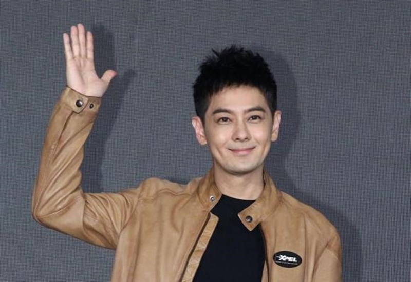 Lâm Chí Dĩnh về nhà sau thời gian dài điều trị tai nạn giao thông