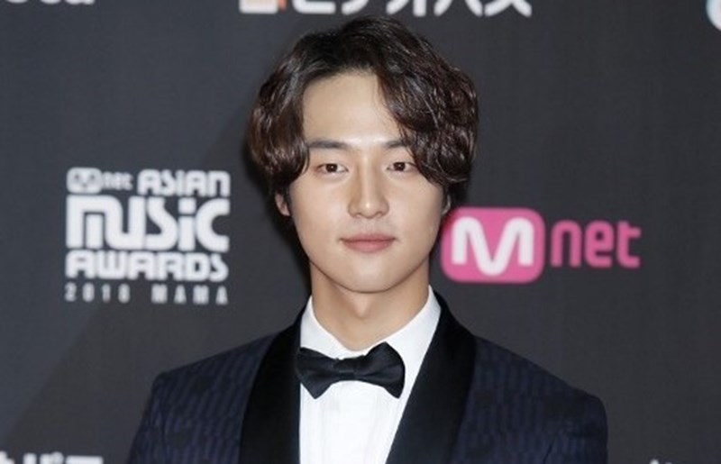 Yang Se Jong nỗ lực trên phim trường “The Girl Downstairs”