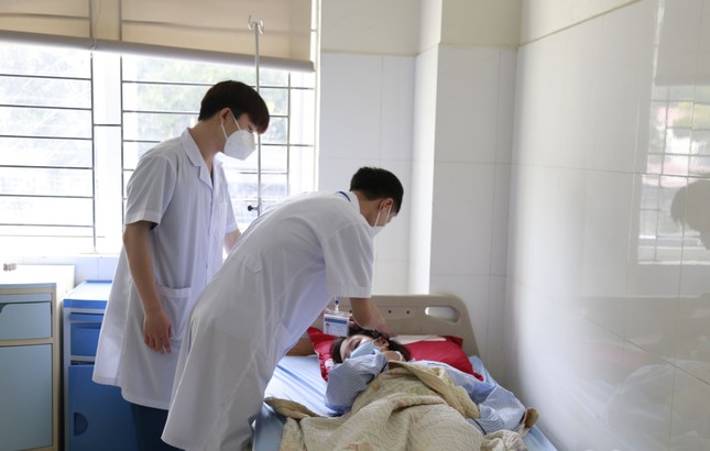 Nữ sinh lớp 9 đánh nhau đến nhập viện vì lời chê vóc dáng | VOZ