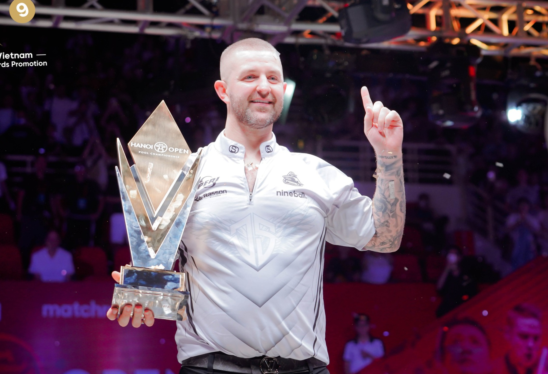 Cơ thủ Jayson Shaw phấn khích trước sự cổ vũ của khán giả Việt Nam