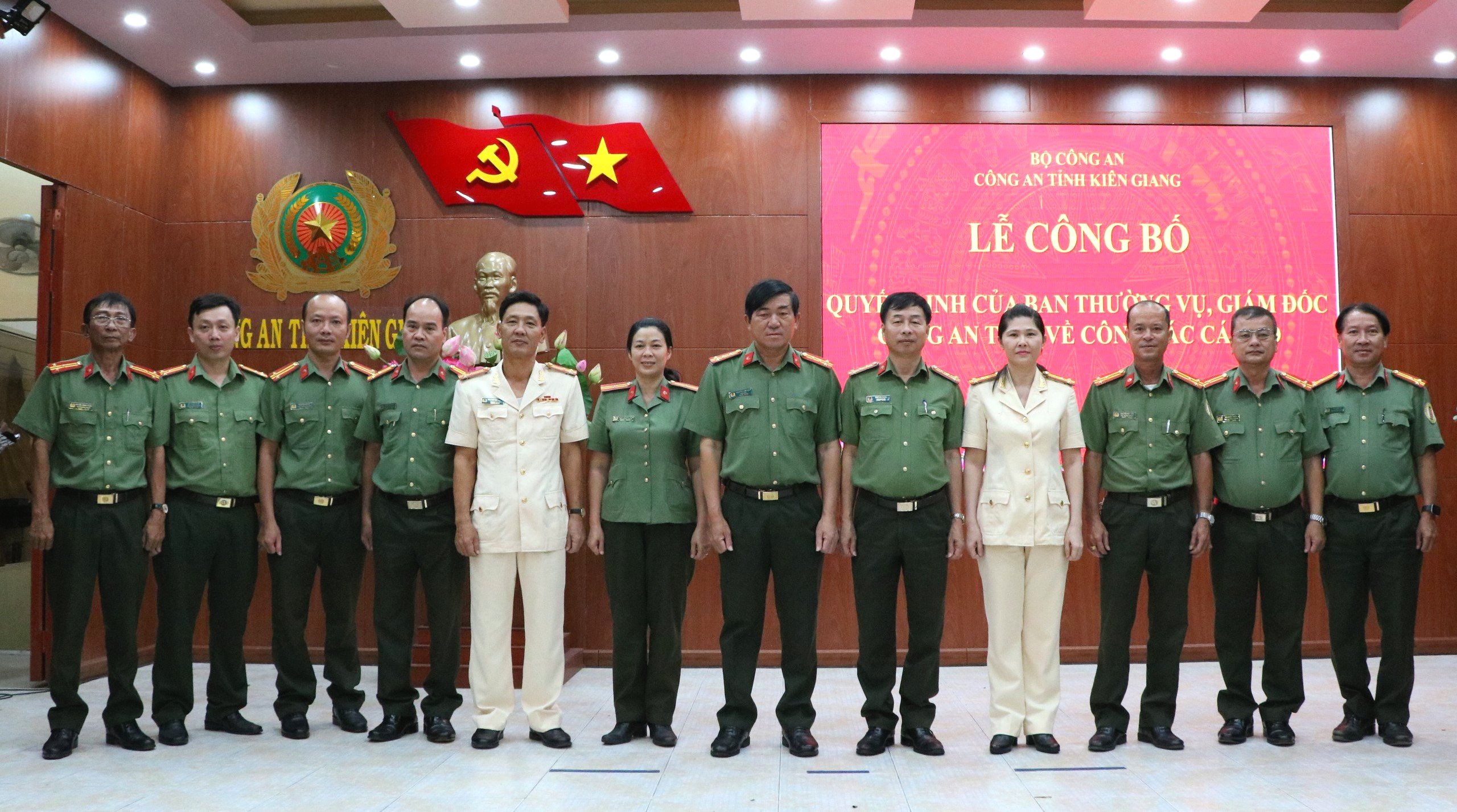 Công bố các quyết định của Công an Kiên Giang về công tác cán bộ