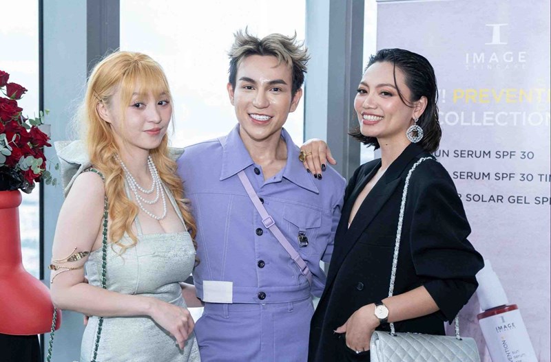 Call Me Duy trở lại với vai trò mới là host trong talkshow về thời trang