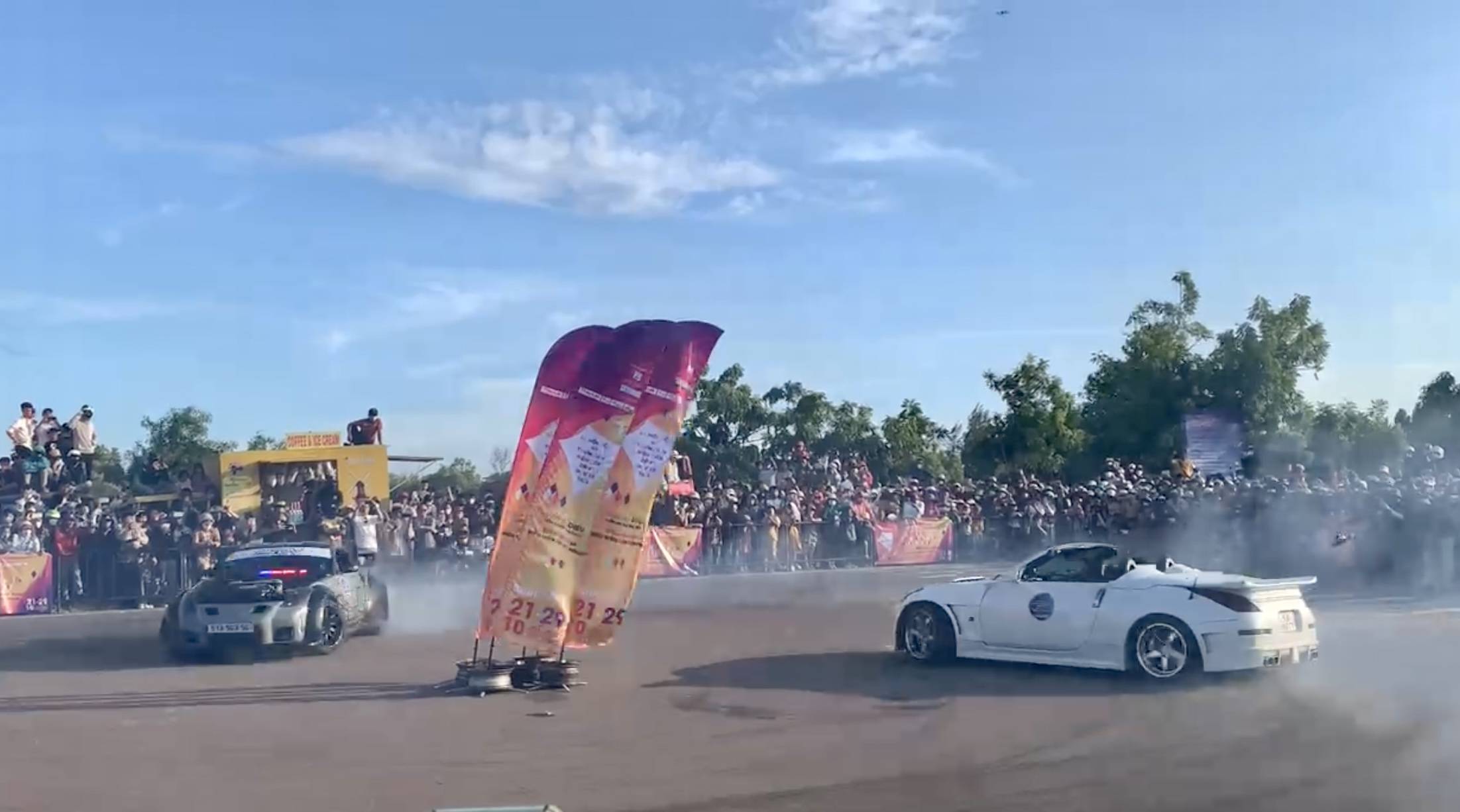 Đã mắt với cảnh drift siêu xe ôtô điêu luyện