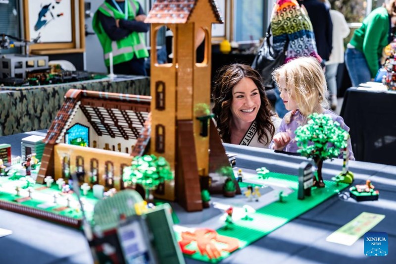 Lạc vào thế giới tuổi thơ trong triển lãm Lego ở xứ sở chuột túi