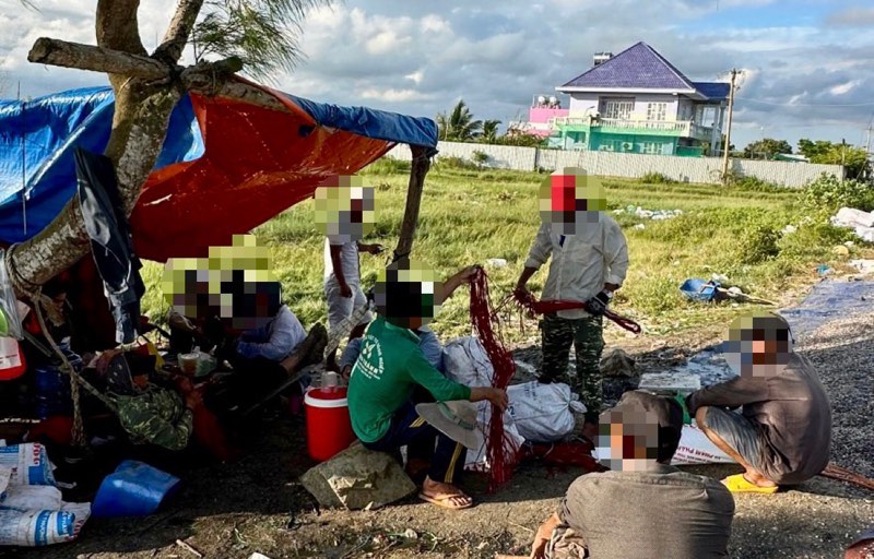 Triệt phá nhóm vòi tiền người thu mua con chang chang ở bãi biển