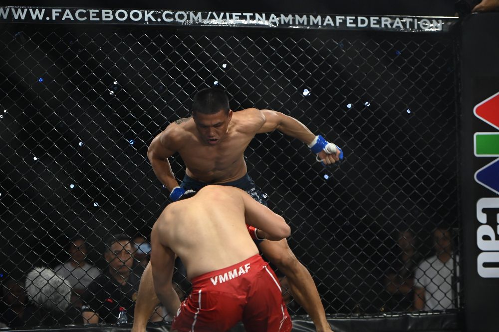 Võ sĩ Thanh Trúc bảo vệ thành công đai vô địch MMA LION Championship 10