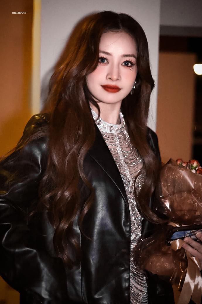 Chi Pu và 3 nghệ sĩ Đan Ny, Phi Phi, Hàm Vận bùng nổ ở sân khấu Trung Quốc