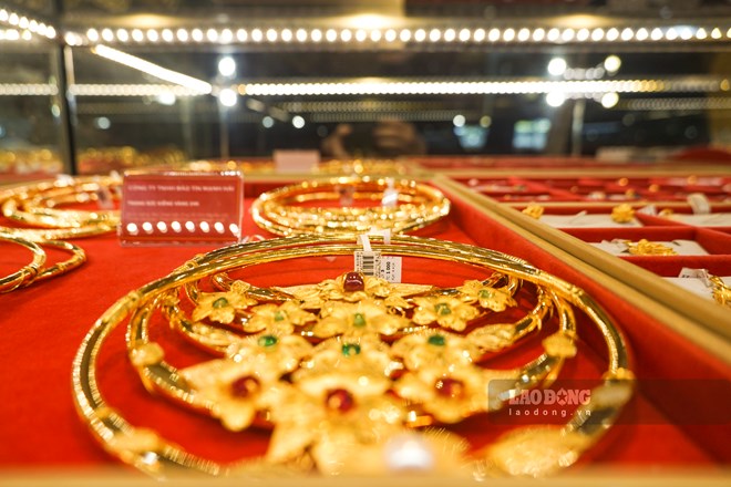 Giá vàng SJC tiếp tục phi mã