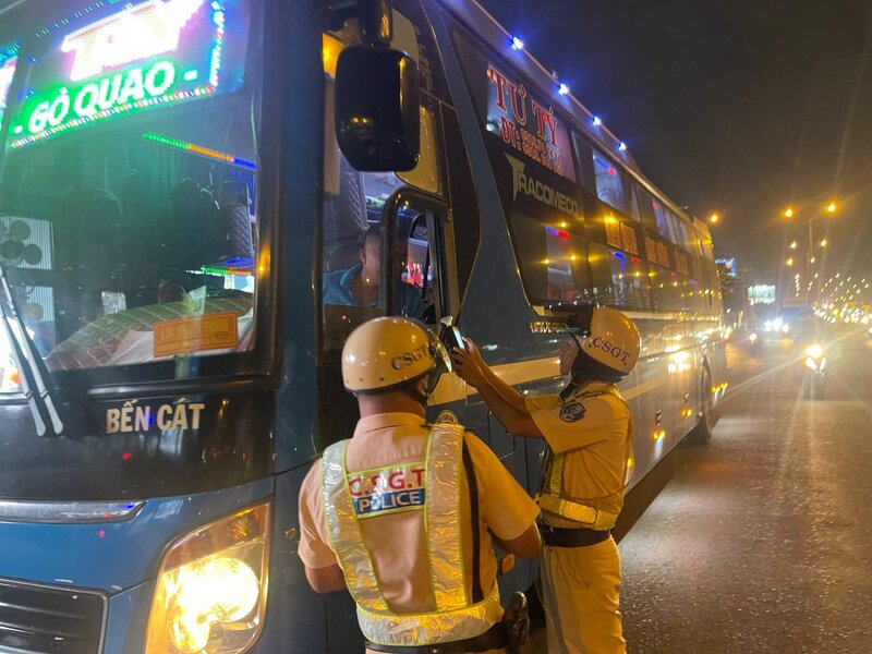 Một cán bộ CSGT được hỗ trợ hơn 440 triệu đồng để điều trị ung thư máu