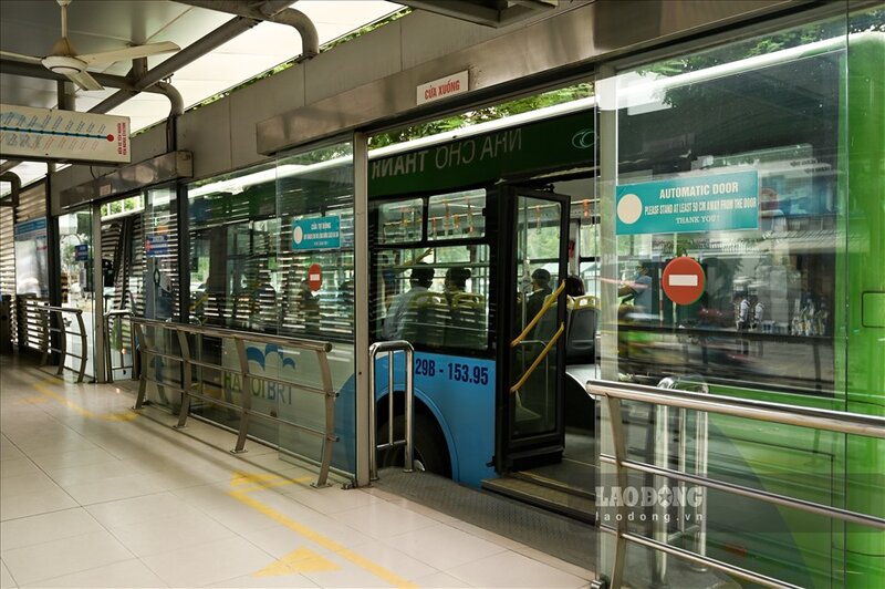 Lí do tháo biển báo "Làn đường dành riêng cho xe buýt" trên tuyến BRT