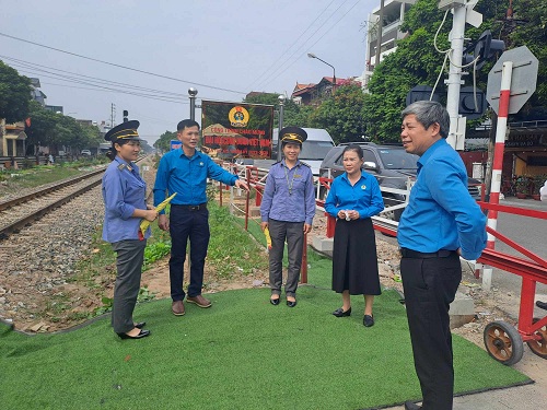 Công đoàn phối hợp cùng chuyên môn nâng cao đời sống người lao động