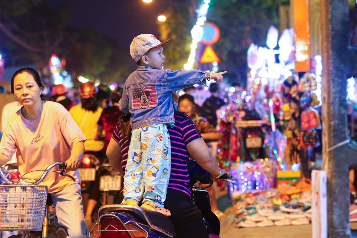 Sợ chen lấn trong ngày Noel, nhiều người dân TPHCM tranh thủ đi chơi sớm