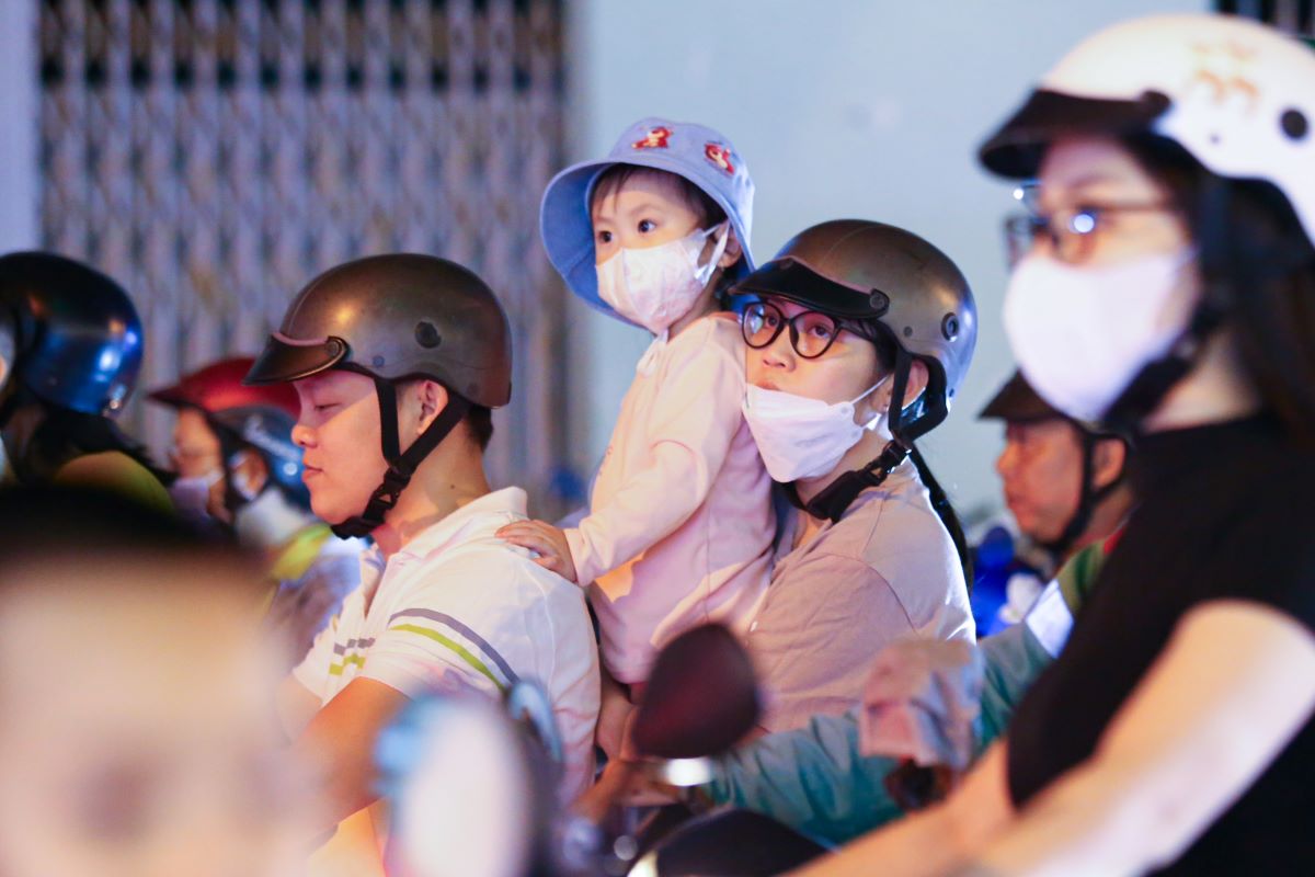 Sợ chen lấn trong ngày Noel, nhiều người dân TPHCM tranh thủ đi chơi sớm