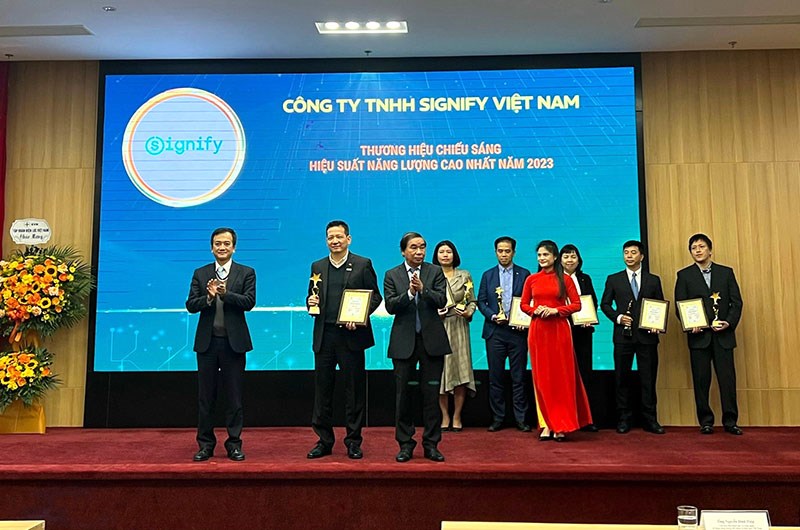 Signify Việt Nam nhận giải thưởng cho sản phẩm hiệu suất năng lượng cao
