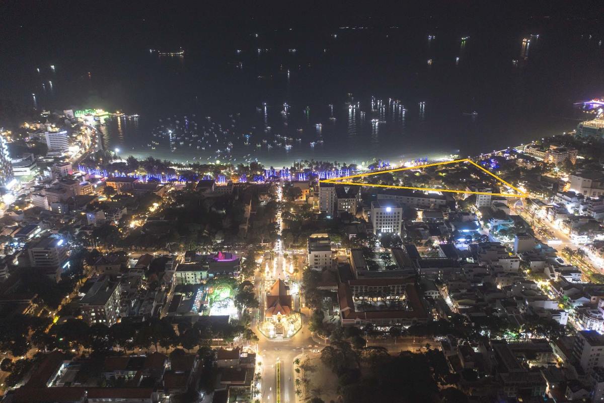 Vũng Tàu đưa hình ảnh cá voi, biển sâu vào trang trí mừng Xuân 2024