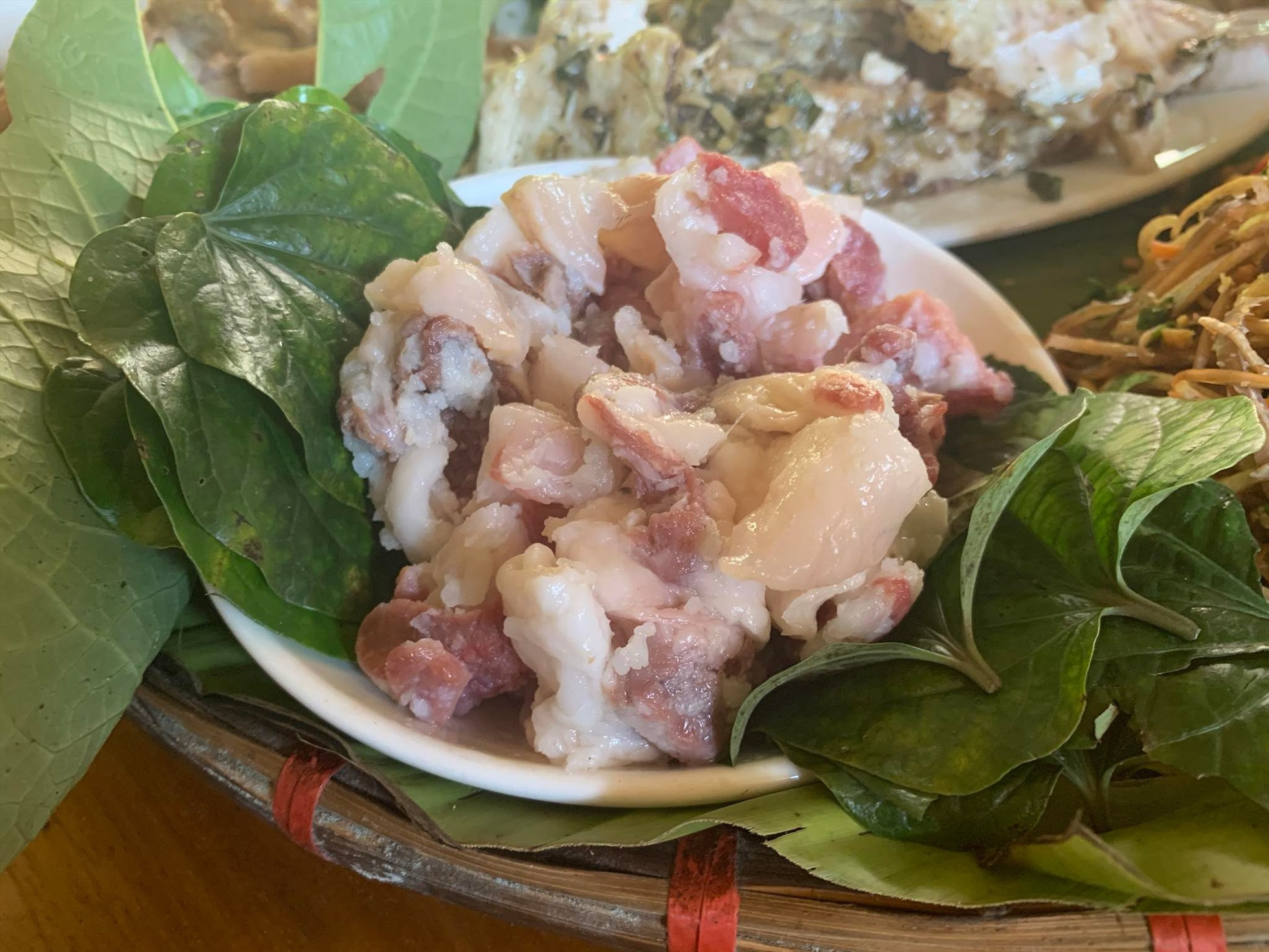 Nhiễm ấu trùng giun đũa vì thường xuyên ăn món thịt chua