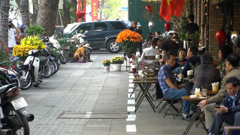 Có thể cho thuê vỉa hè kinh doanh nhưng phải dành chỗ cho người đi bộ