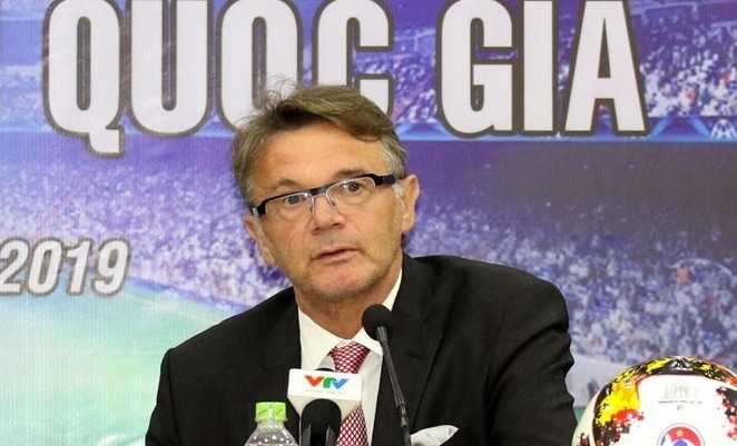 Huấn luyện viên Philippe Troussier dẫn dắt tuyển Việt Nam