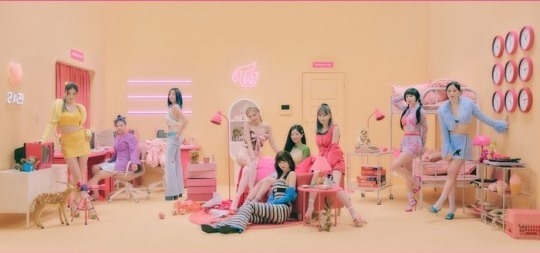 MISAMO - nhóm nhỏ của TWICE tung hình ảnh đầu tiên