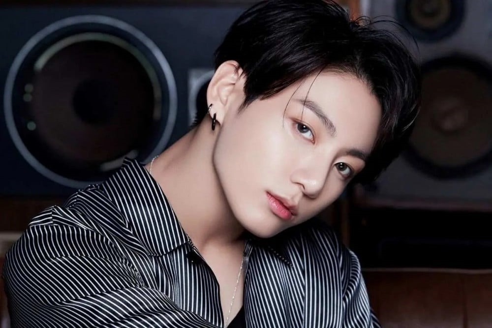 Jungkook (BTS) khóc khi vừa uống rượu vừa livestream khiến fan lo lắng