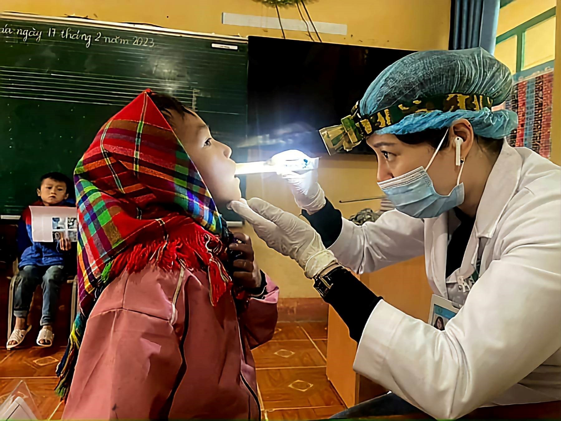 4 sai lầm khiến hơi thở có mùi, răng bị ố vàng