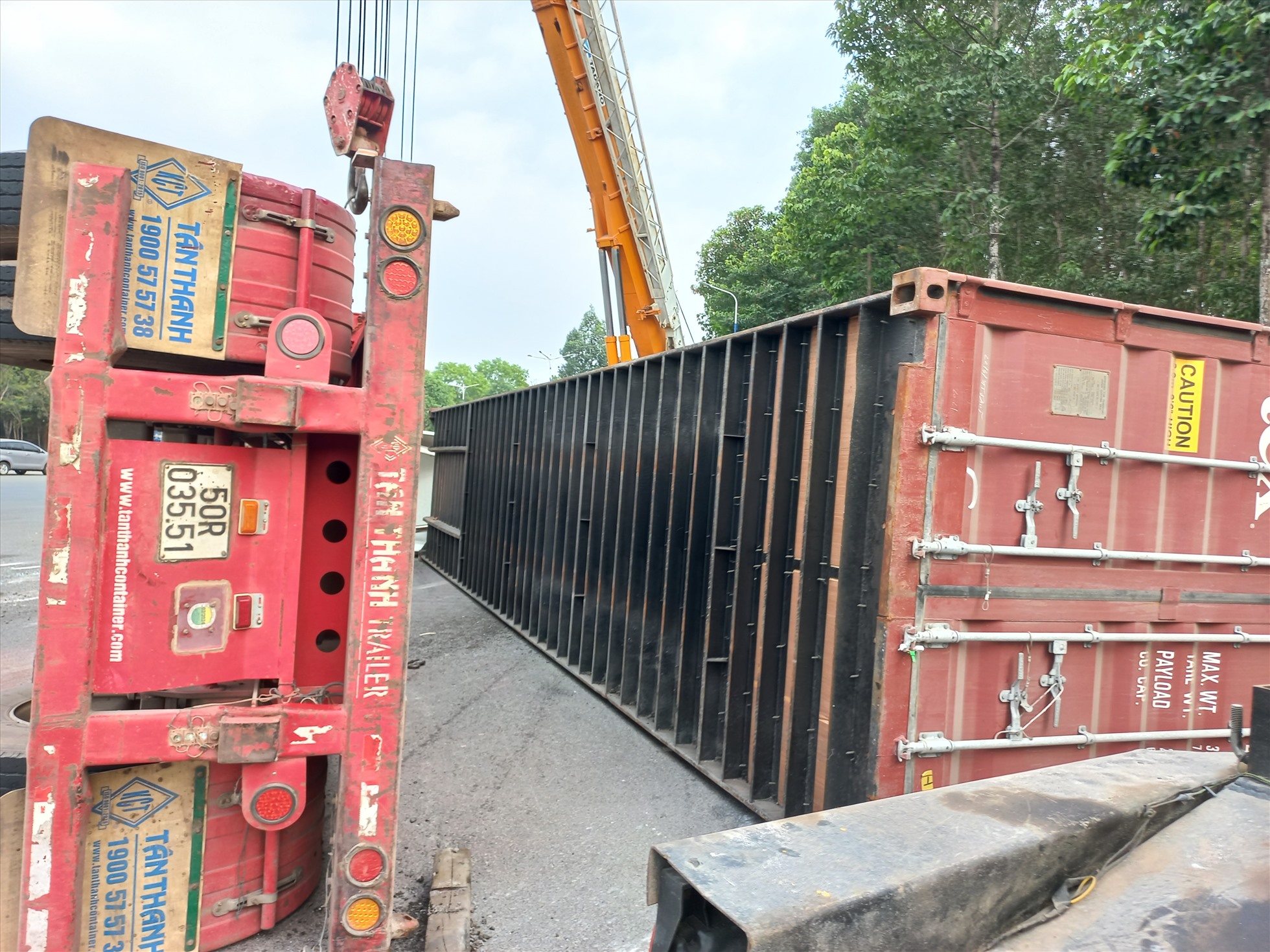 Tạm giữ 3 người liên quan vụ cắt tóc, lột đồ, đánh ghen cô gái trẻ