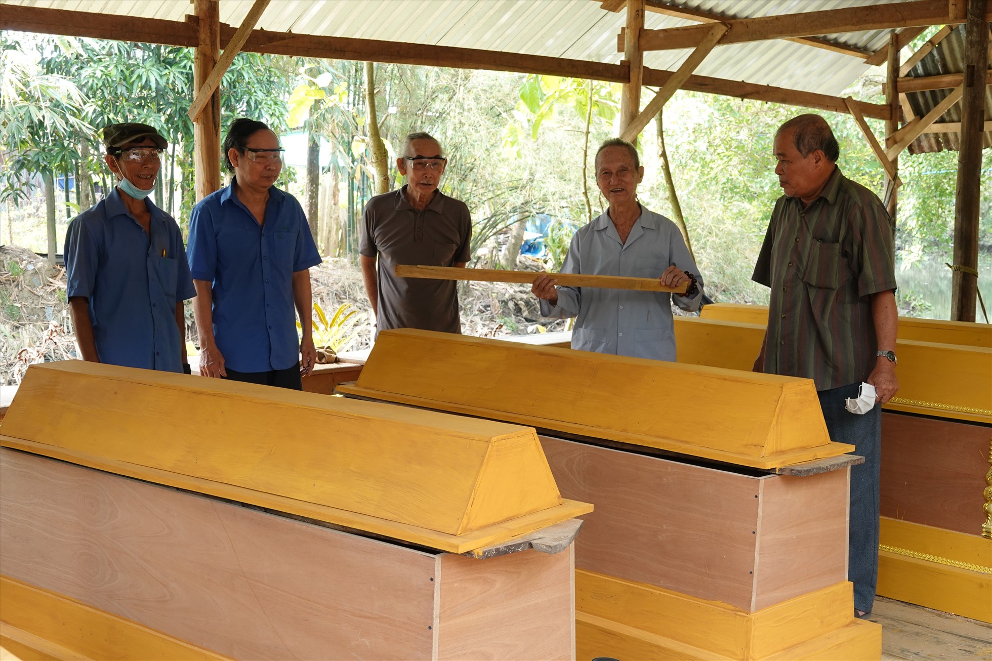 Lão nông U60 lèo lái HTX hơn 200 thành viên trồng lúa sạch làm giàu