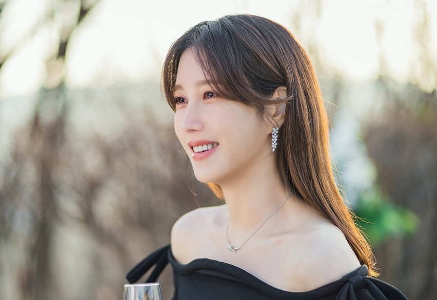 Nghịch lí khi Lee Ji Ah trở lại: Diễn xuất bị chê nhưng cát xê tăng 3 lần