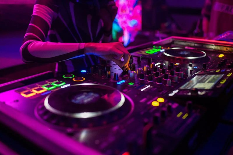 Những góc tối nhạy cảm về nghề DJ
