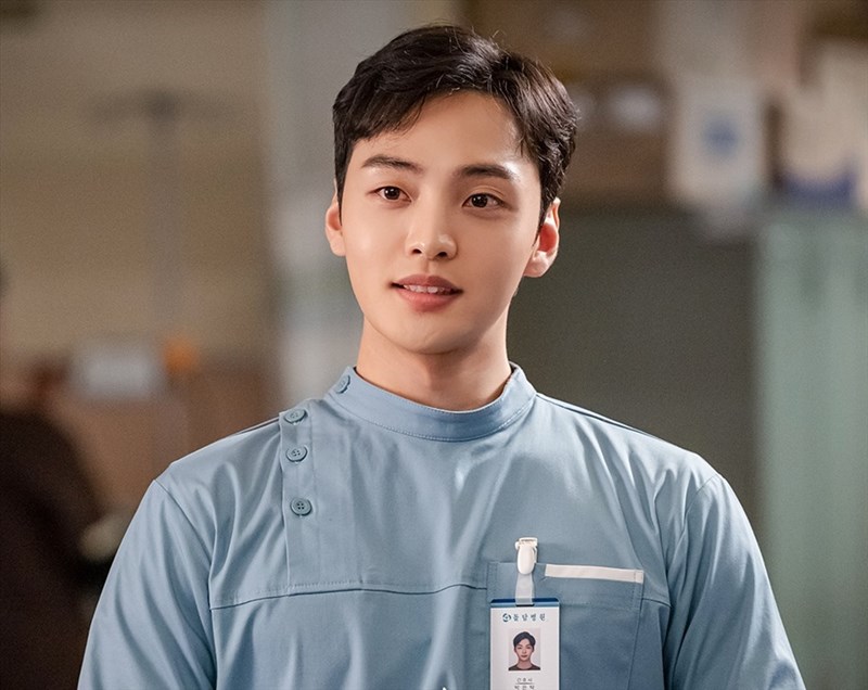 Han Suk Kyu vô tình tiết lộ kế hoạch nhập ngũ của Kim Min Jae