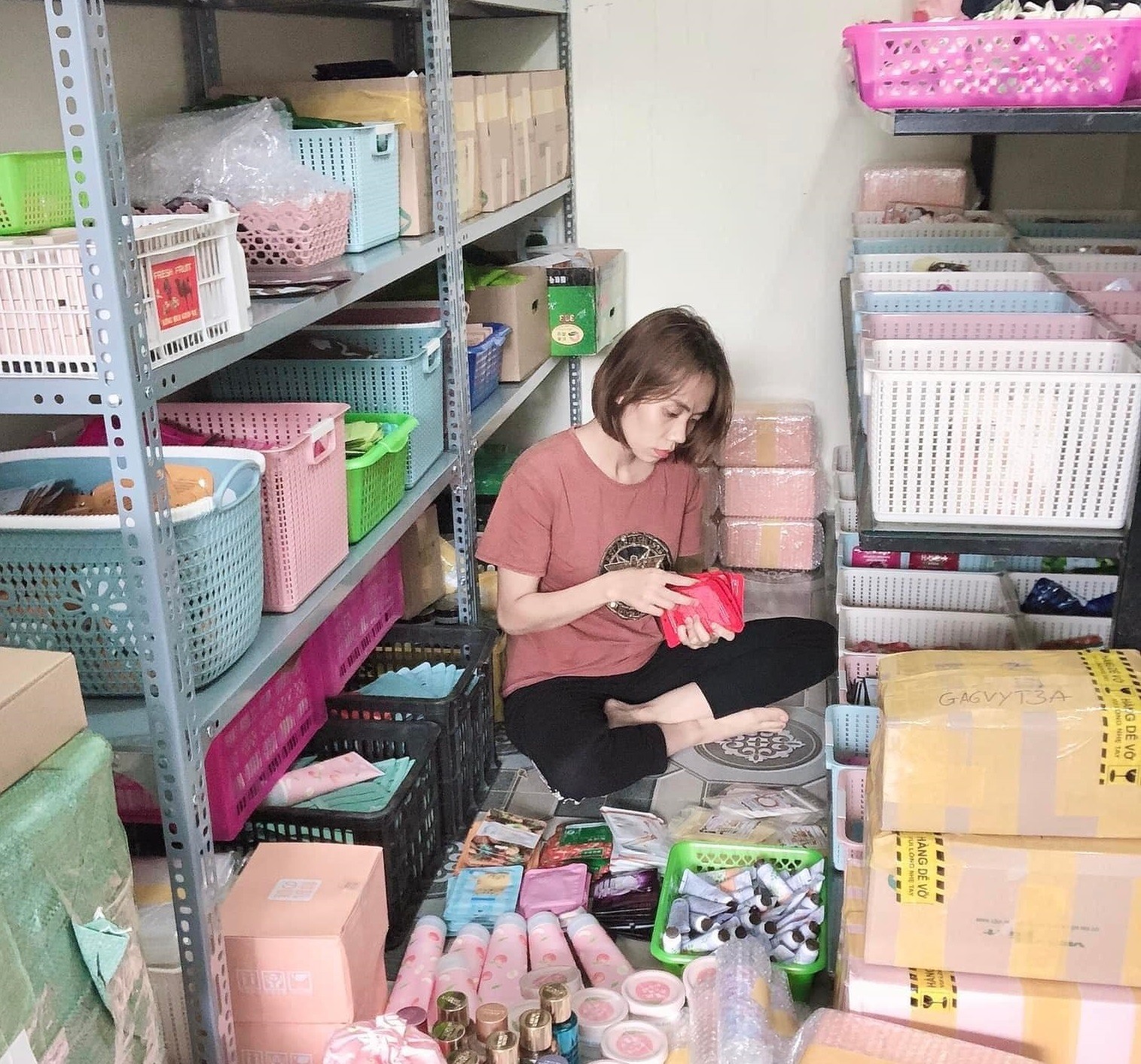 Một hẻm nhỏ ở TPHCM bị quấy rối suốt năm vì chiêu trò bom hàng ác ý