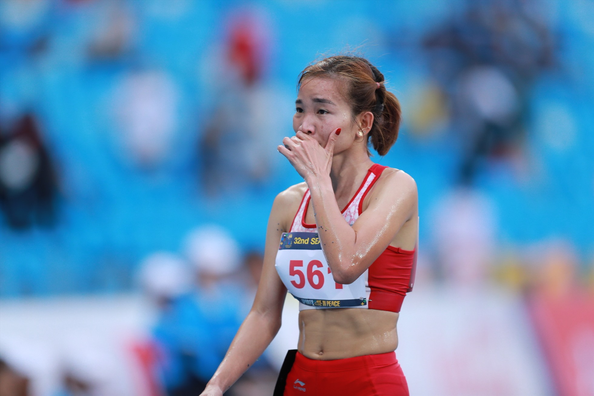 VĐV Nguyễn Thị Oanh trao tặng đồ tập thể thao cho Bảo tàng Lịch sử Quốc gia