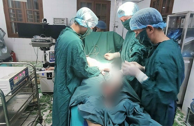 Mổ Cấp Cứu Thành Công Ca Chửa Ngoài Tử Cung Tại đảo Bạch Long Vỹ