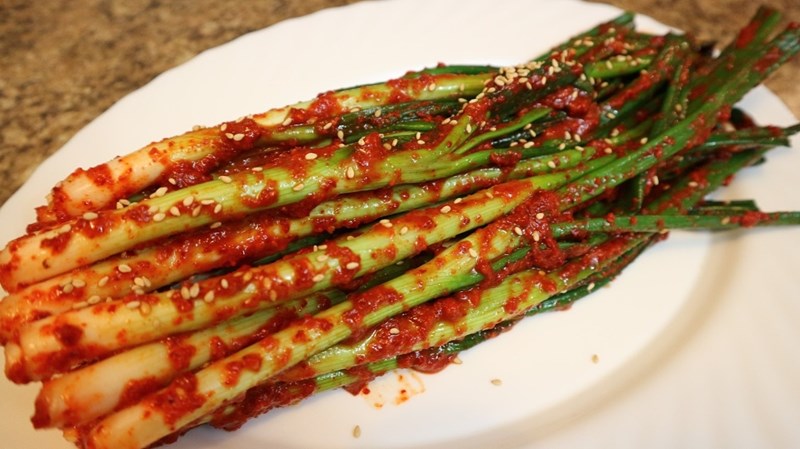 Cách làm kim chi hành lá chuẩn vị Hàn Quốc đãi gia đình dịp cuối tuần